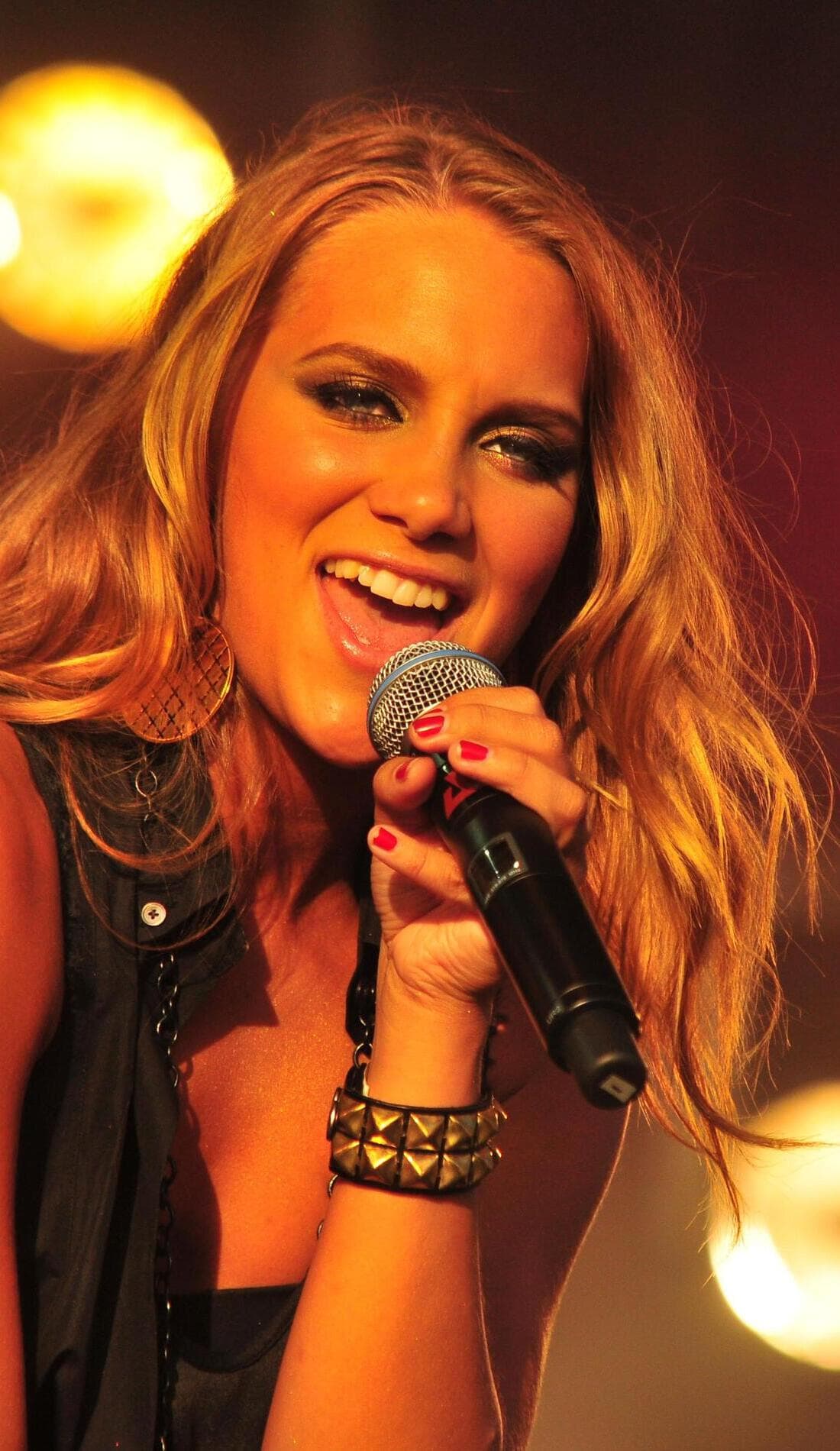 Agnes Tickets, 2024 Concert Tour Dates | SeatGeek