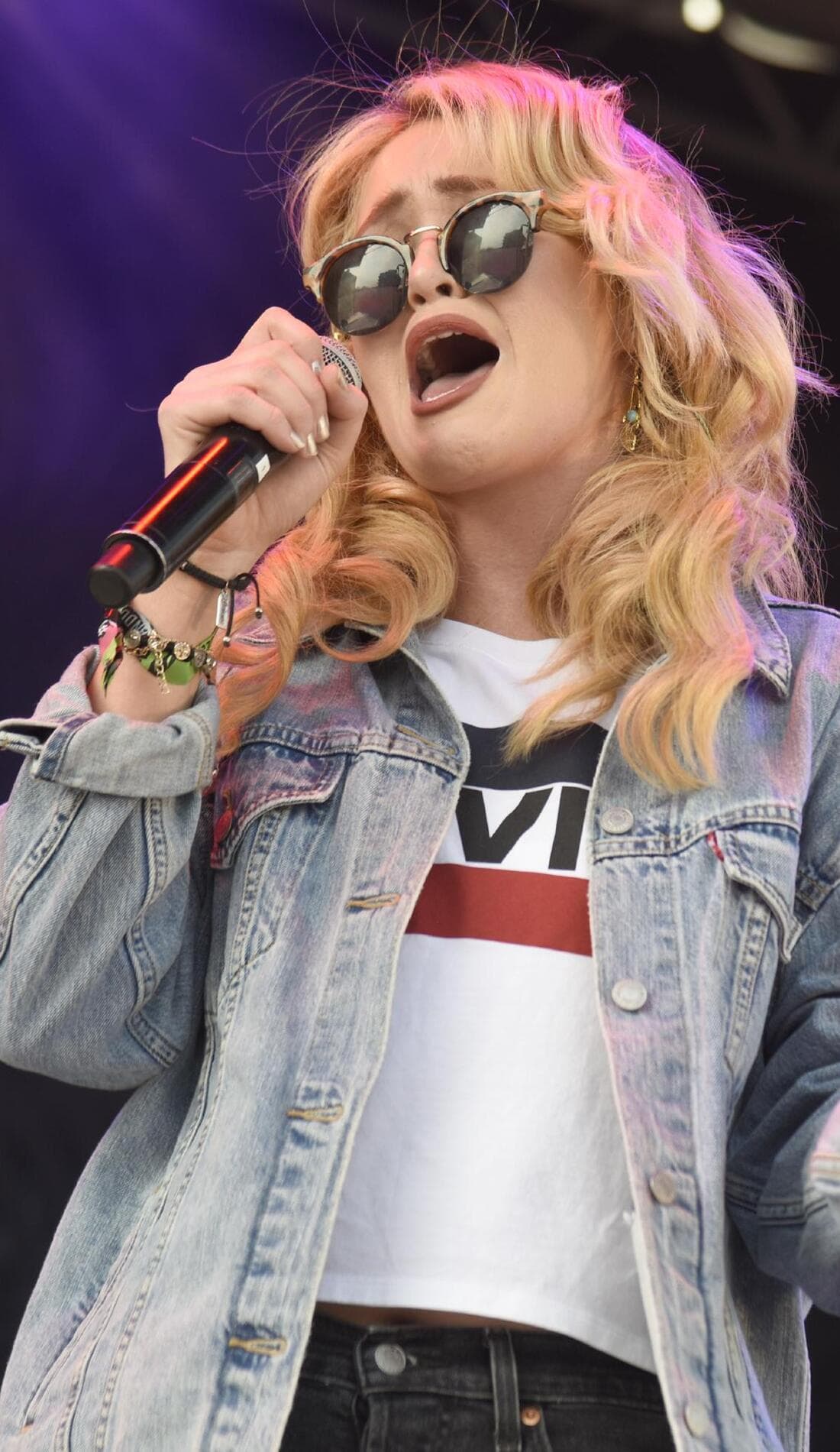 Elley Duhe Tickets & Concert Tour Dates 2024 | SeatGeek