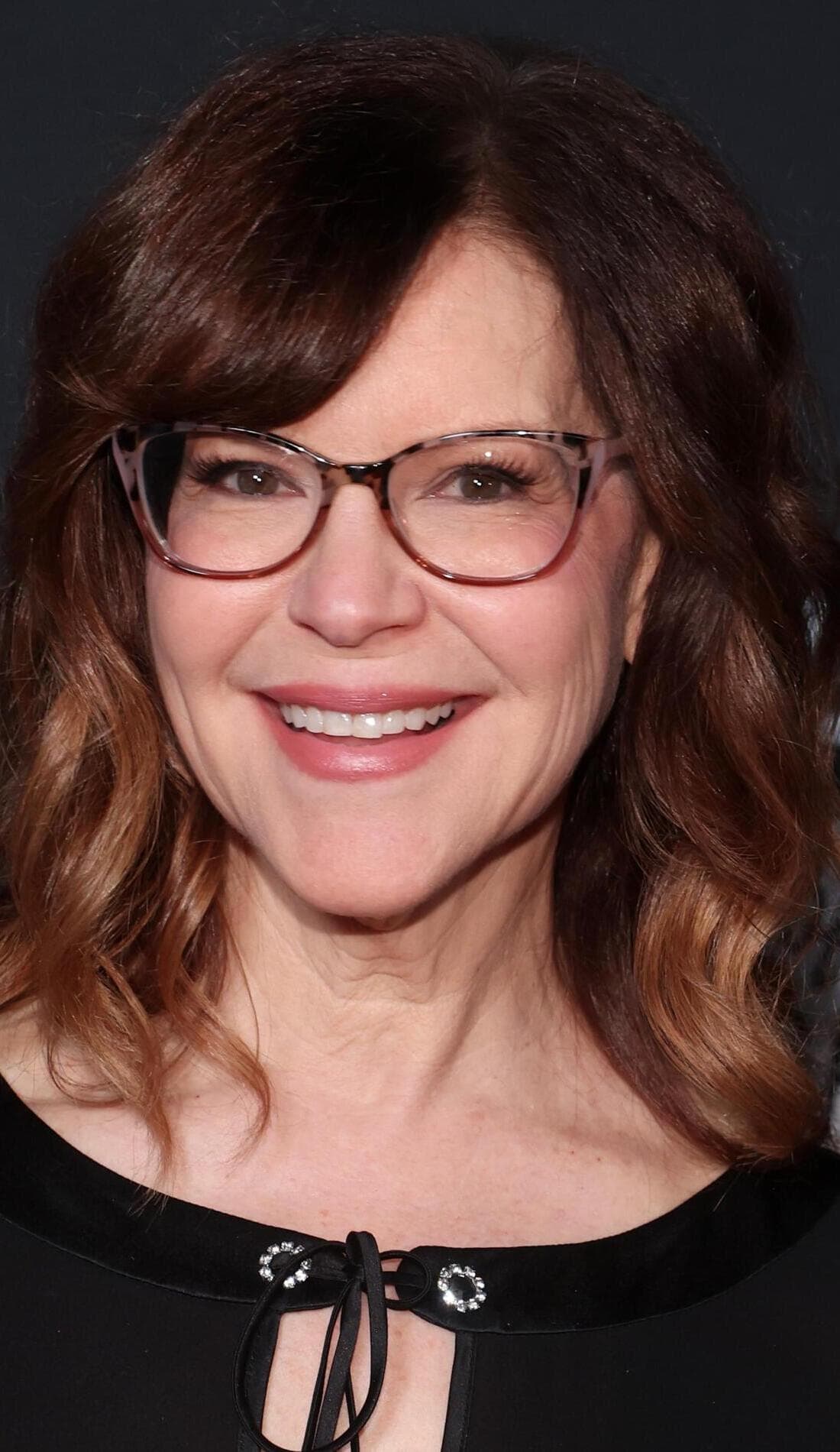 Lisa Loeb Tickets & Concert Tour Dates 2024 | SeatGeek