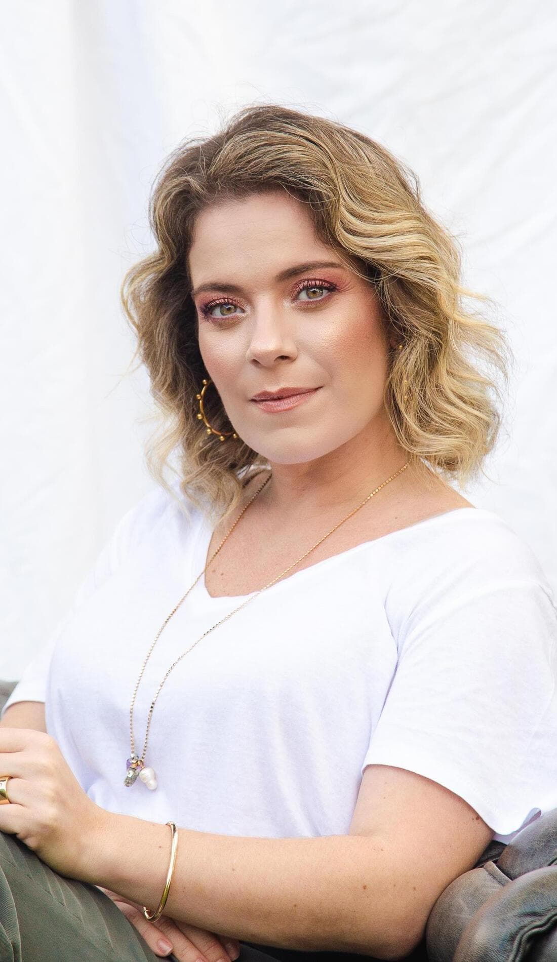 Mariana Valadao Tickets, 2024 Concert Tour Dates | SeatGeek