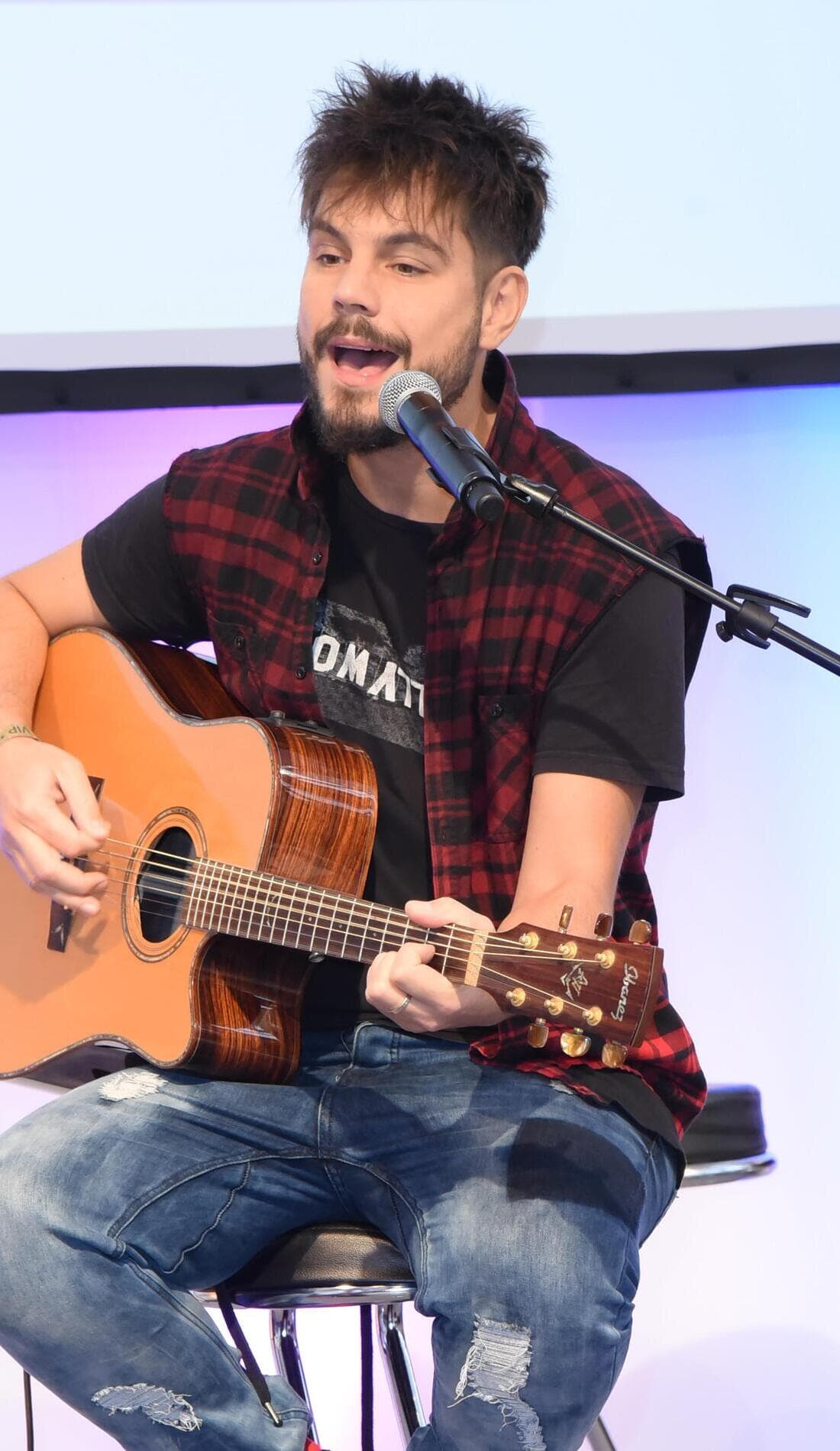 Nevio Passaro Tickets & Concert Tour Dates 2024 | SeatGeek