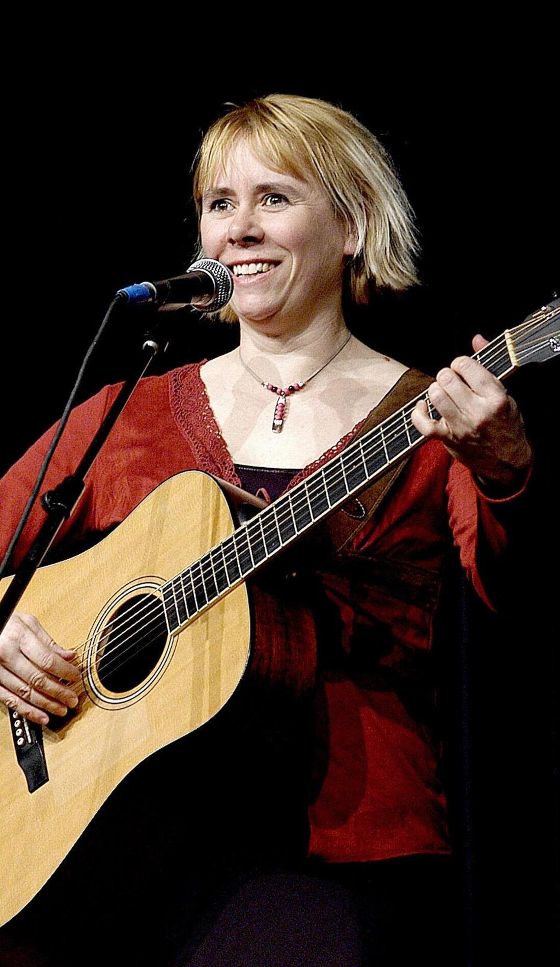 Kim Barlow Concert Tickets, 2023 Tour Dates & Locations | SeatGeek