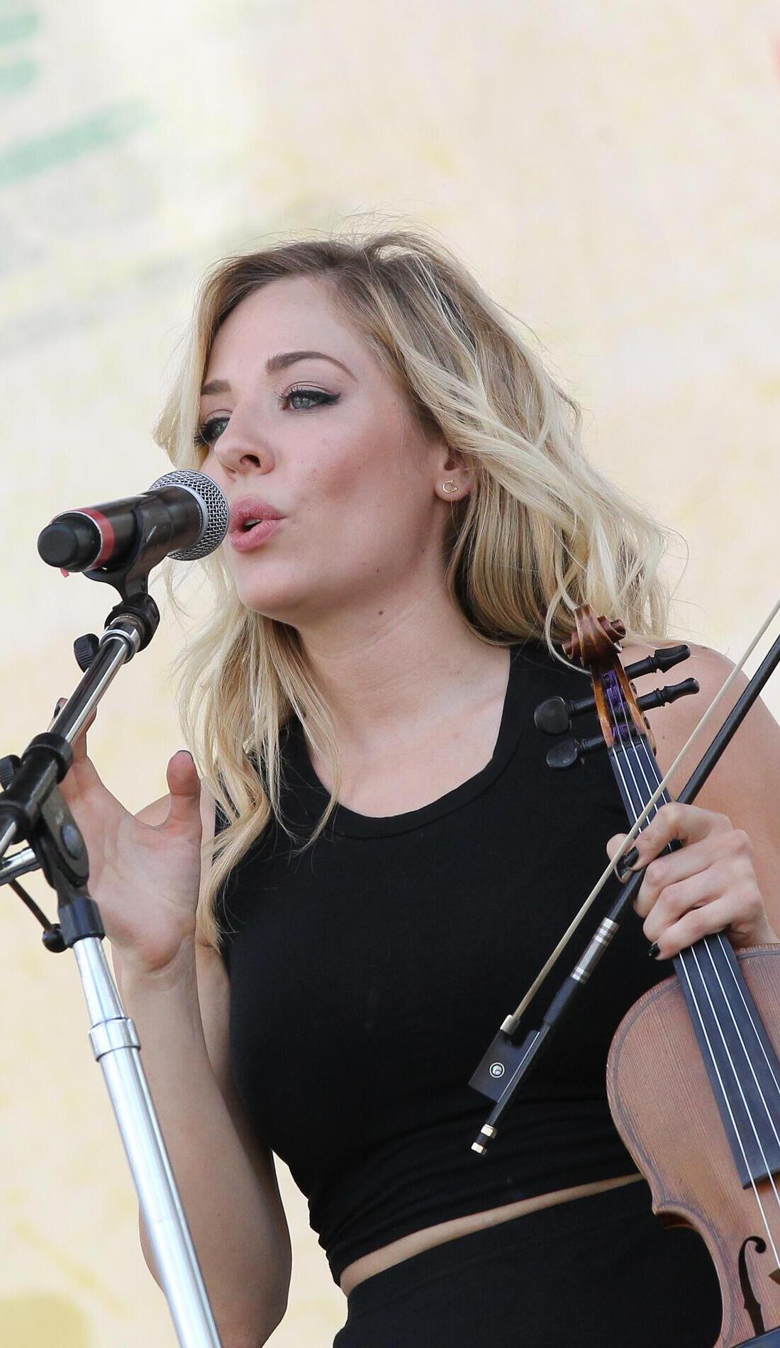 Mackenzie Porter in Chicago, 2023 Concert Tickets | SeatGeek