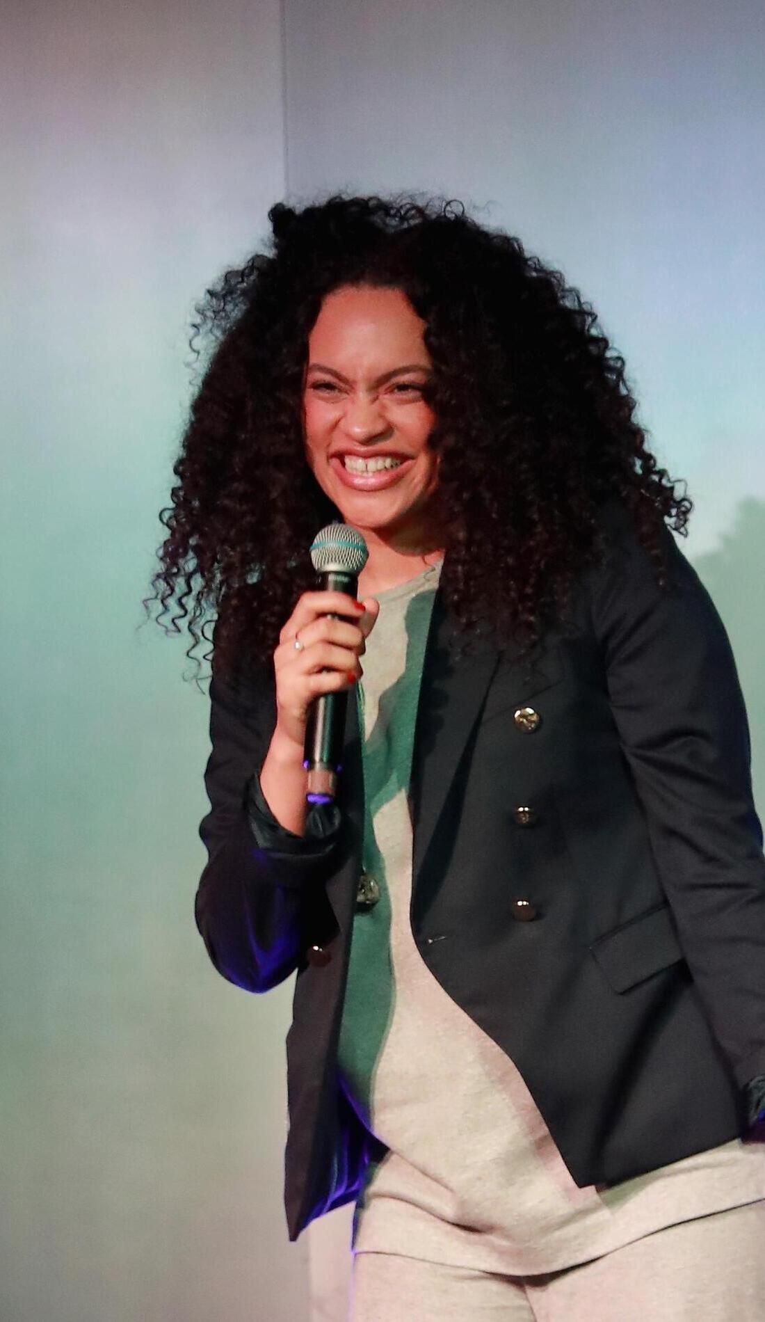 Nicole Bus Concert Tickets, 2023 Tour Dates & Locations | SeatGeek