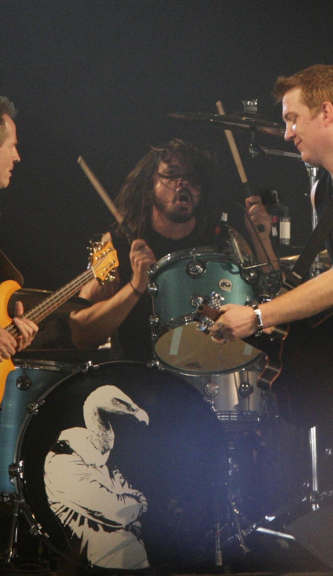 Them Crooked Vultures Concert Tickets, 2023 Tour Dates & Locations ...